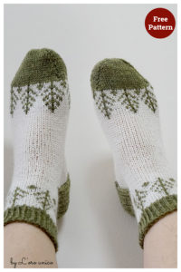 5 Christmas Tree Socks Knitting Patterns