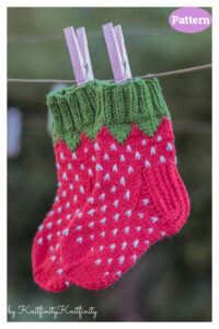 6 Berry Socks Knitting Patterns